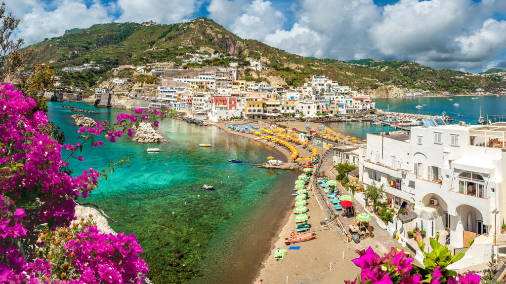 The most beautiful beaches in Naples and surroundings, free and ...